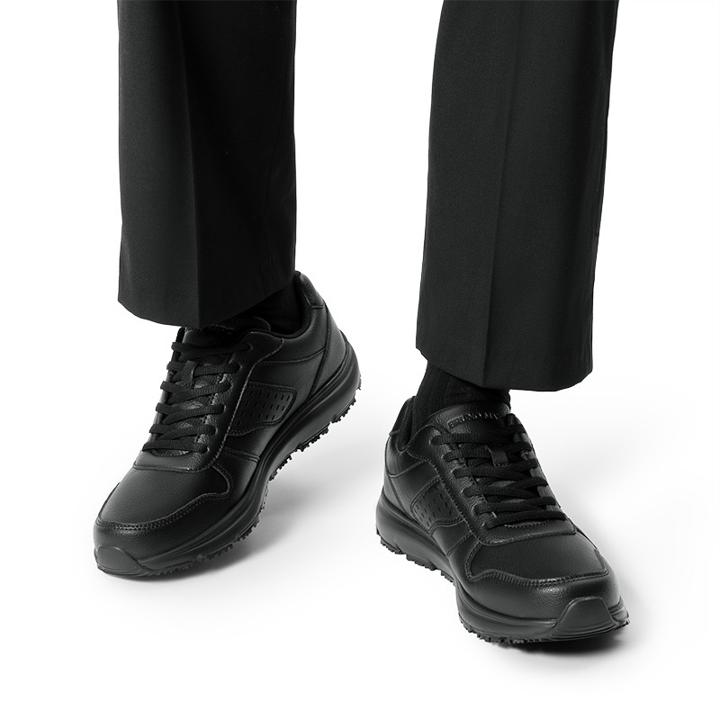 How To Style Sneakers With Black Pants